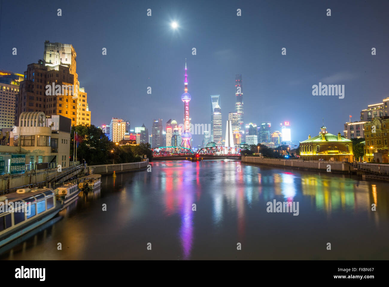 Shanghai skyline night hi-res stock photography and images - Alamy