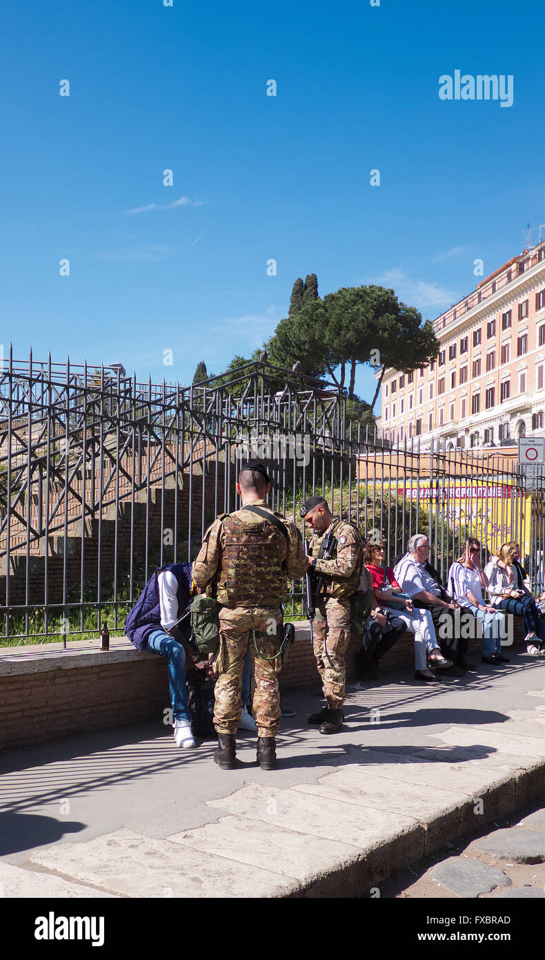 Italian soldiers rome italy hi-res stock photography and images - Alamy