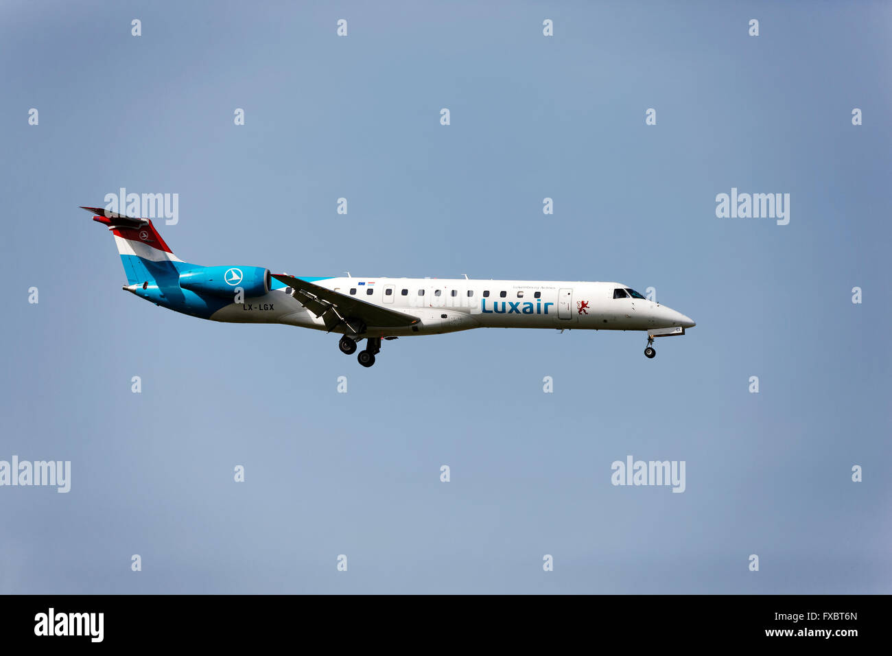 Embraer 145 hi-res stock photography and images - Alamy