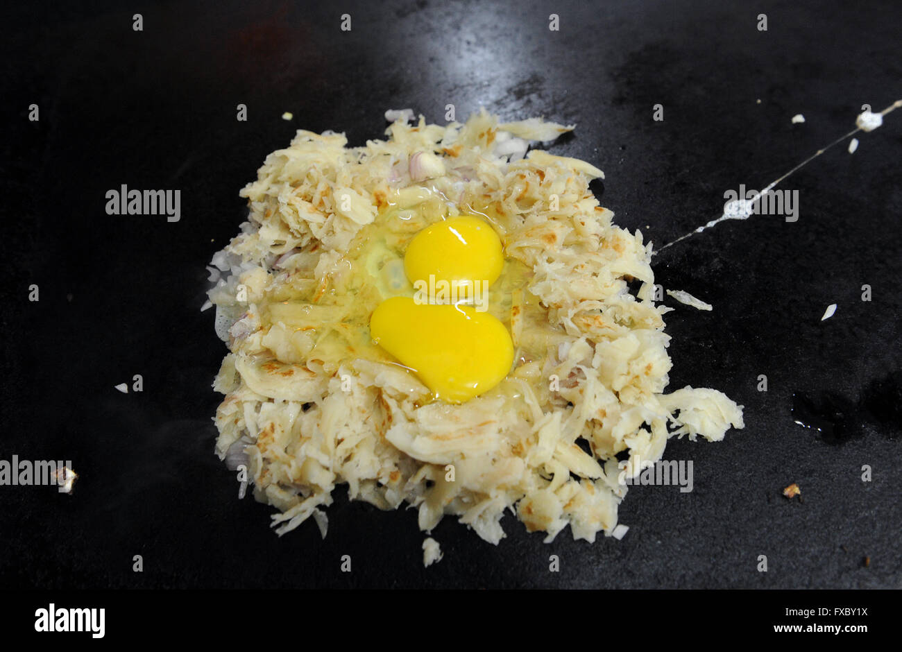 Making and cooking Indian Egg Parotta / Kottu Parotta / layered flat ...