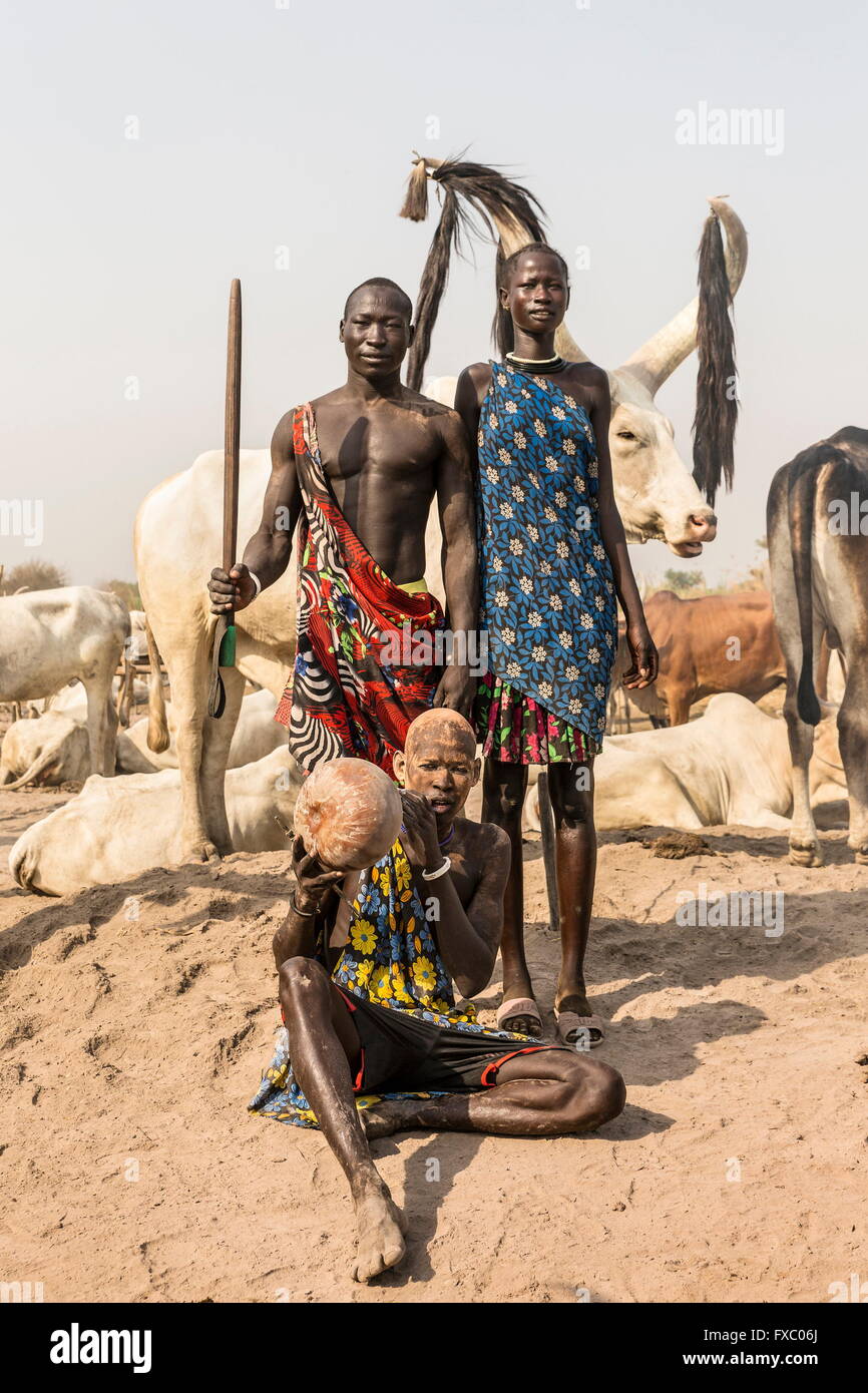 South Sudan. 21st Feb, 2016. The men and women of the Mundari tribe ...