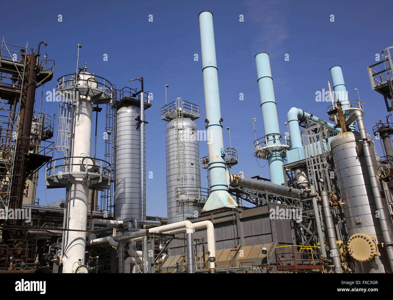 Paramount petroleum refinery hi-res stock photography and images - Alamy