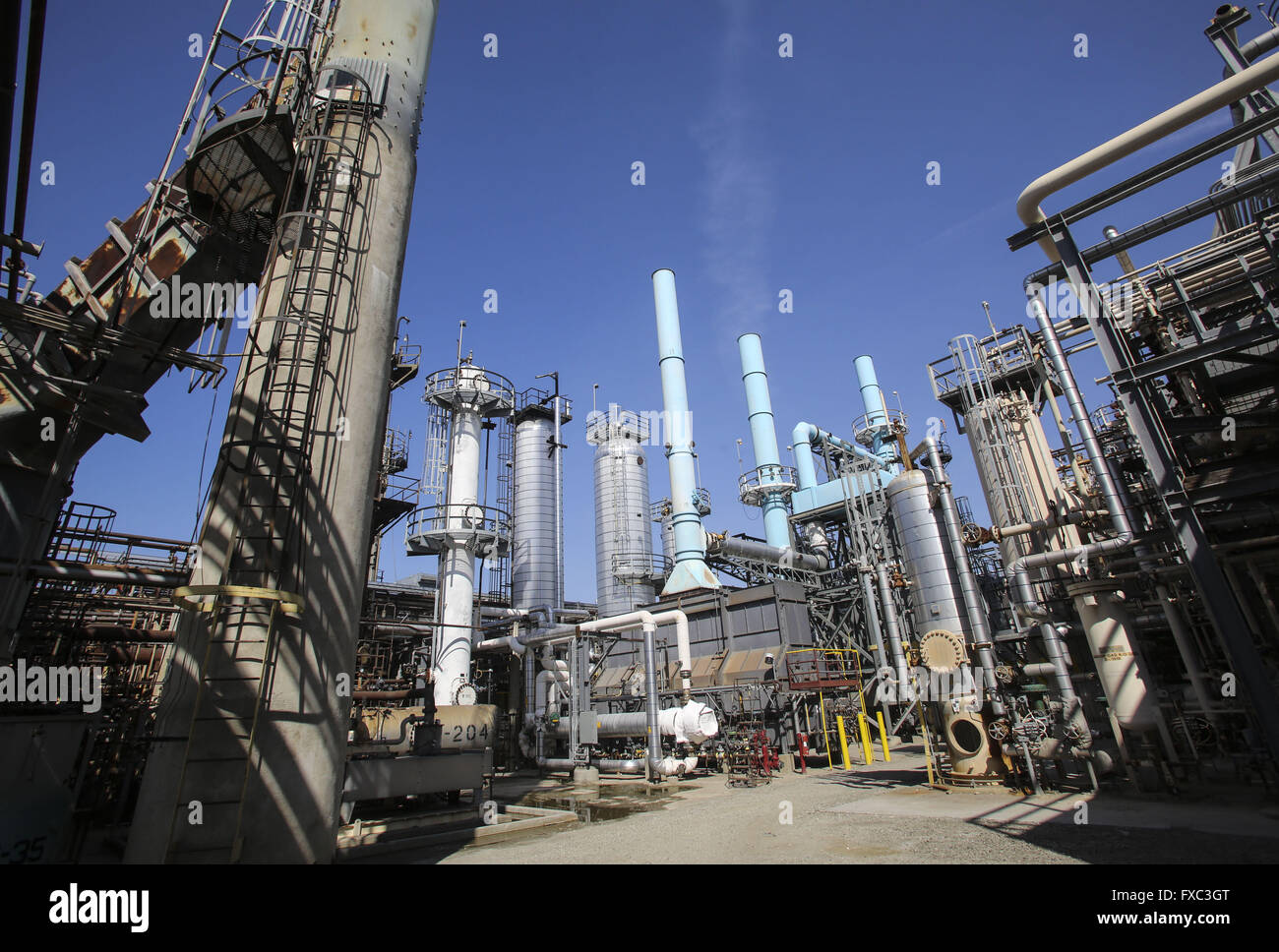 Paramount petroleum refinery hi-res stock photography and images - Alamy