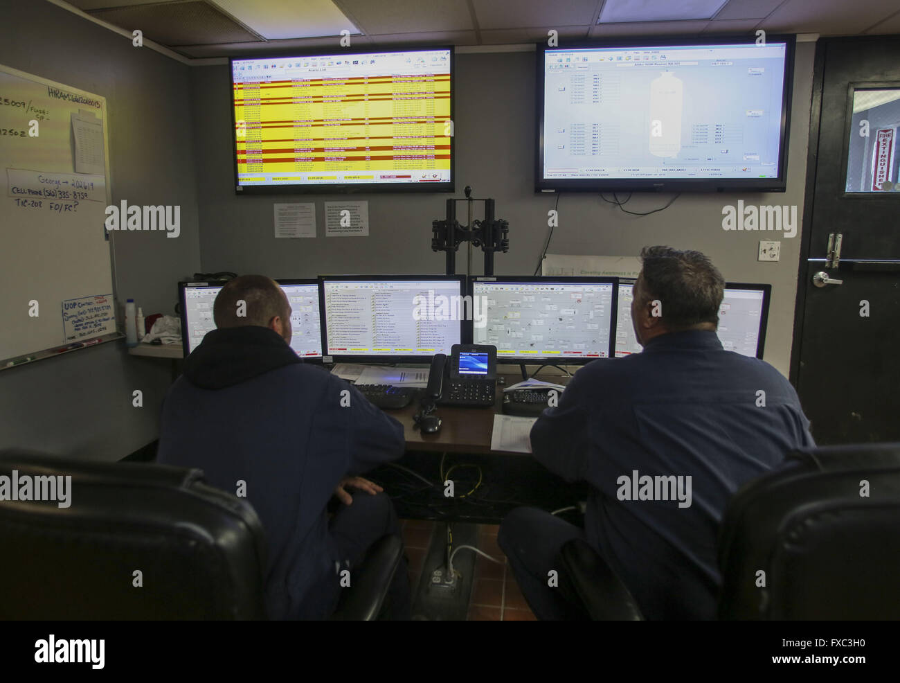 Paramount petroleum refinery hi-res stock photography and images - Alamy