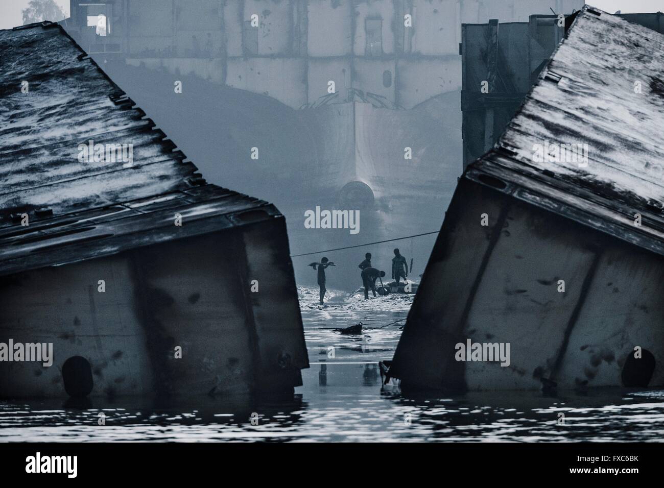 Shipbreaking yards hi-res stock photography and images - Alamy