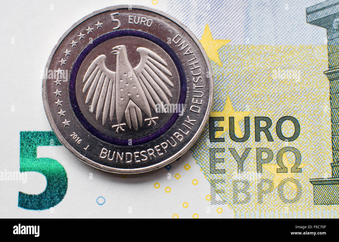 New 5 euro banknote hi-res stock photography and images - Alamy