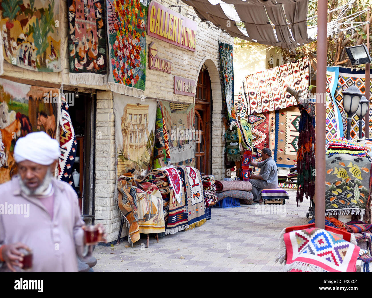 Hand making carpets hi-res stock photography and images - Alamy