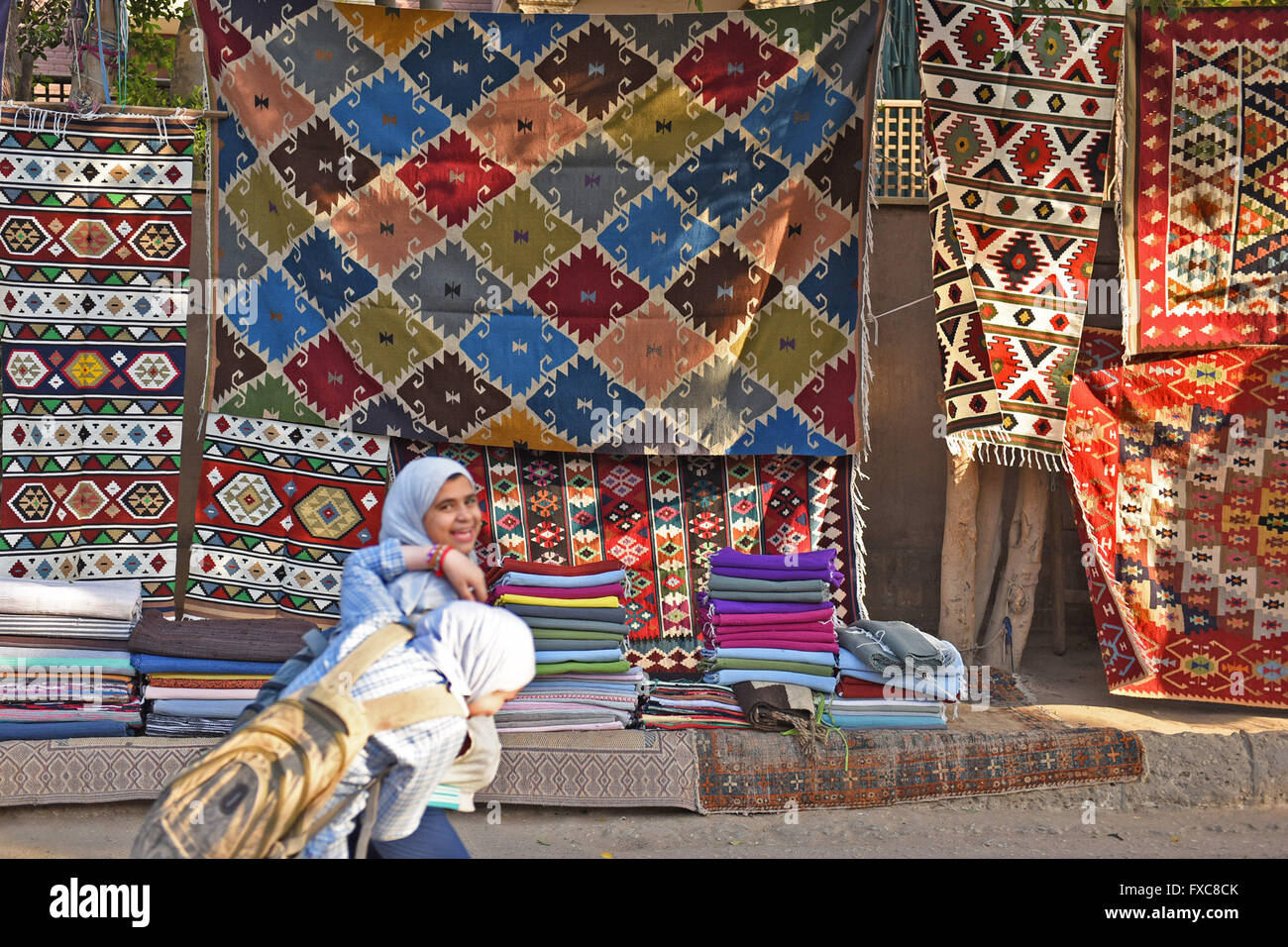 Hand making carpets hi-res stock photography and images - Alamy
