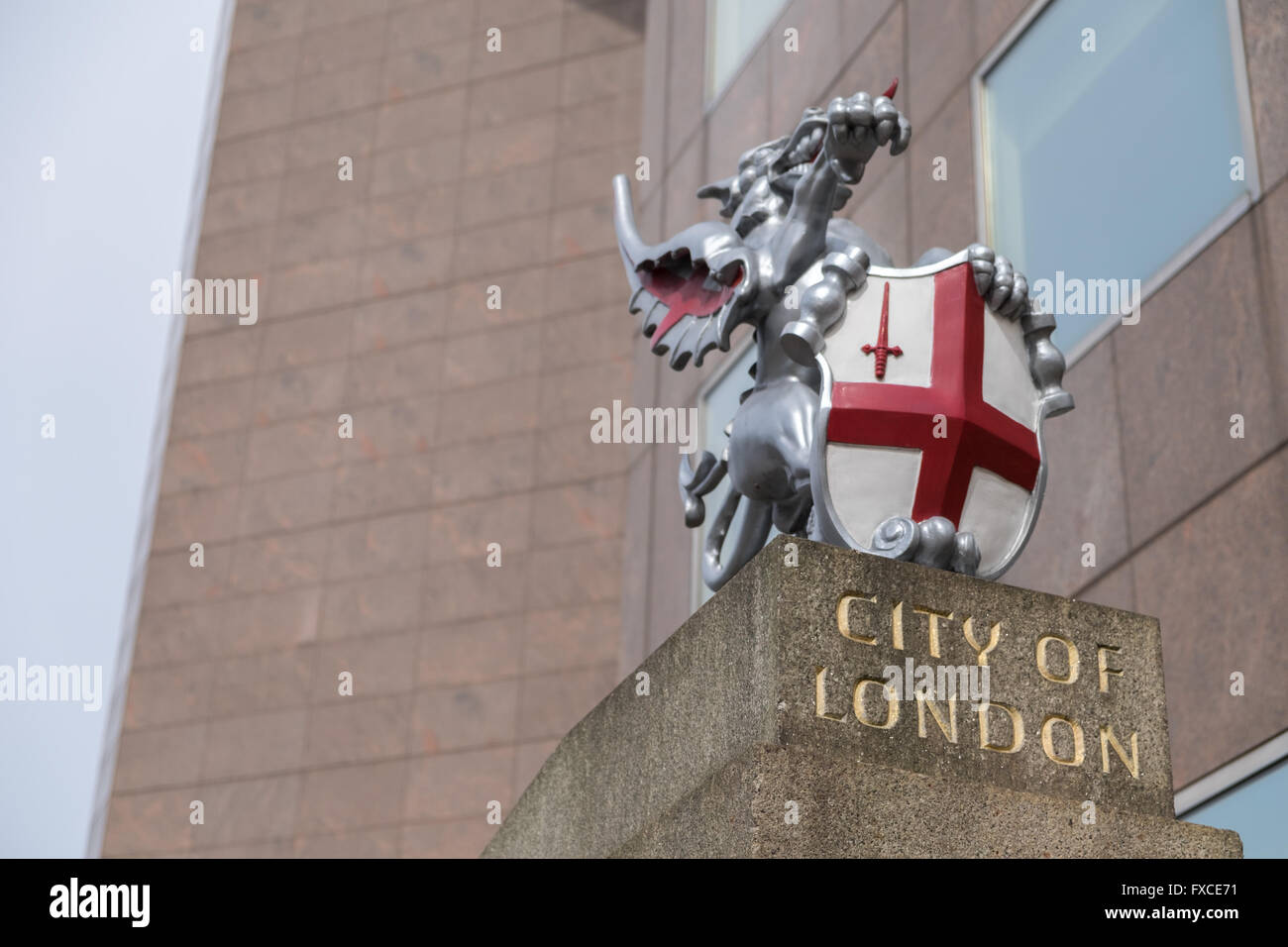 City of london dragon statue hi-res stock photography and images - Alamy