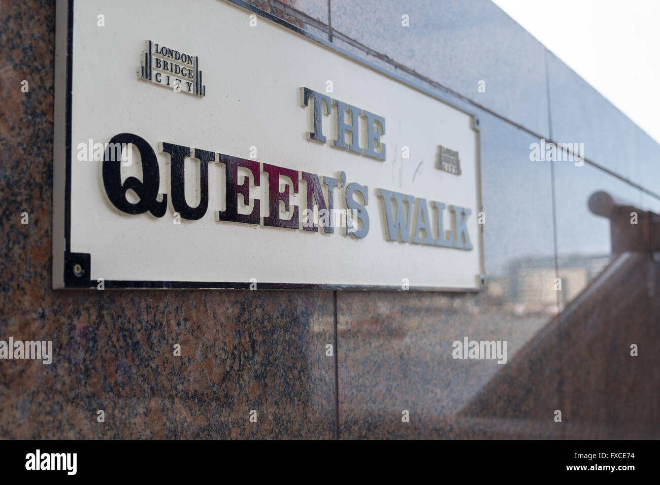 Queens sign hi-res stock photography and images - Alamy