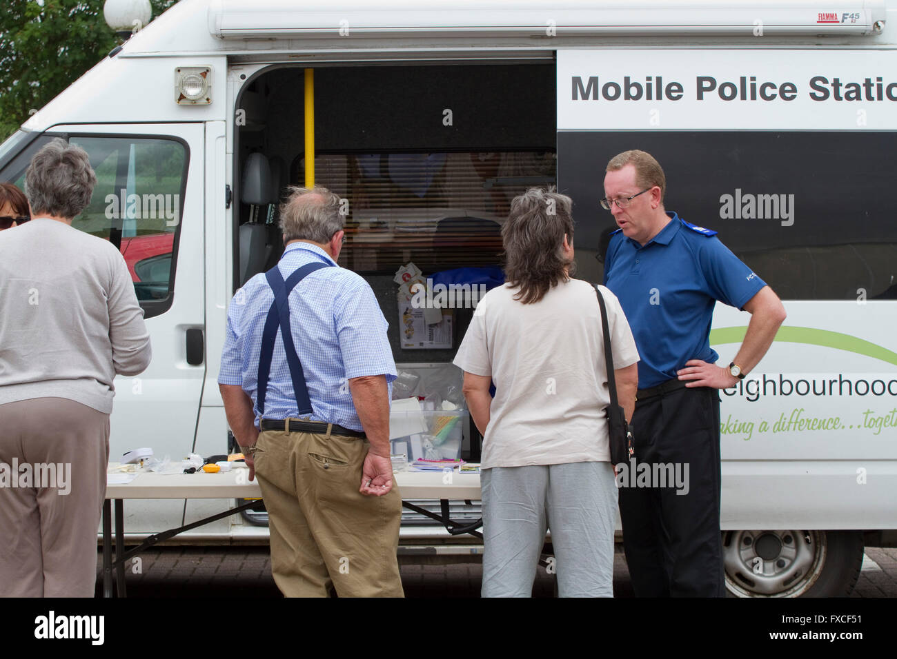 Pcso police community support officer hi-res stock photography and ...