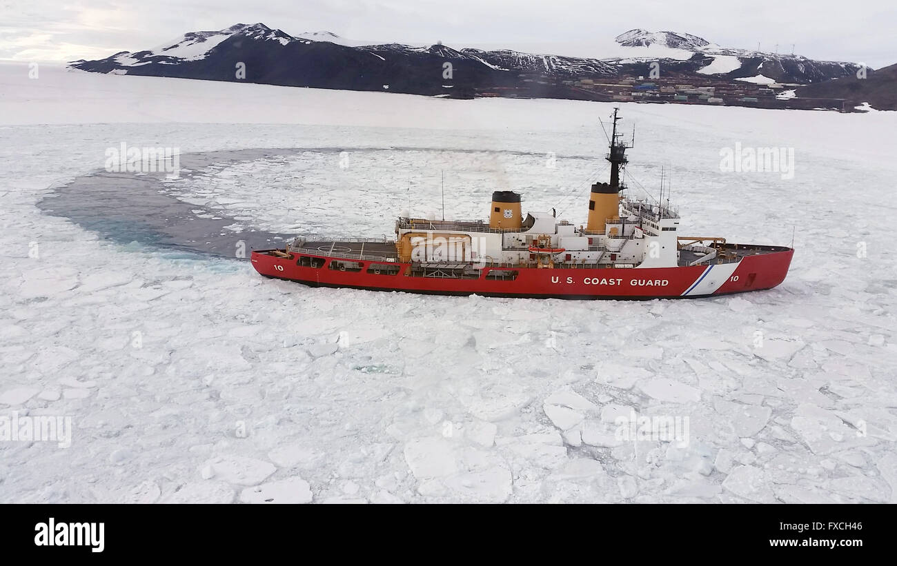 United States Coast Guard Heavy Icebreaker Polar Star clears ice from ...