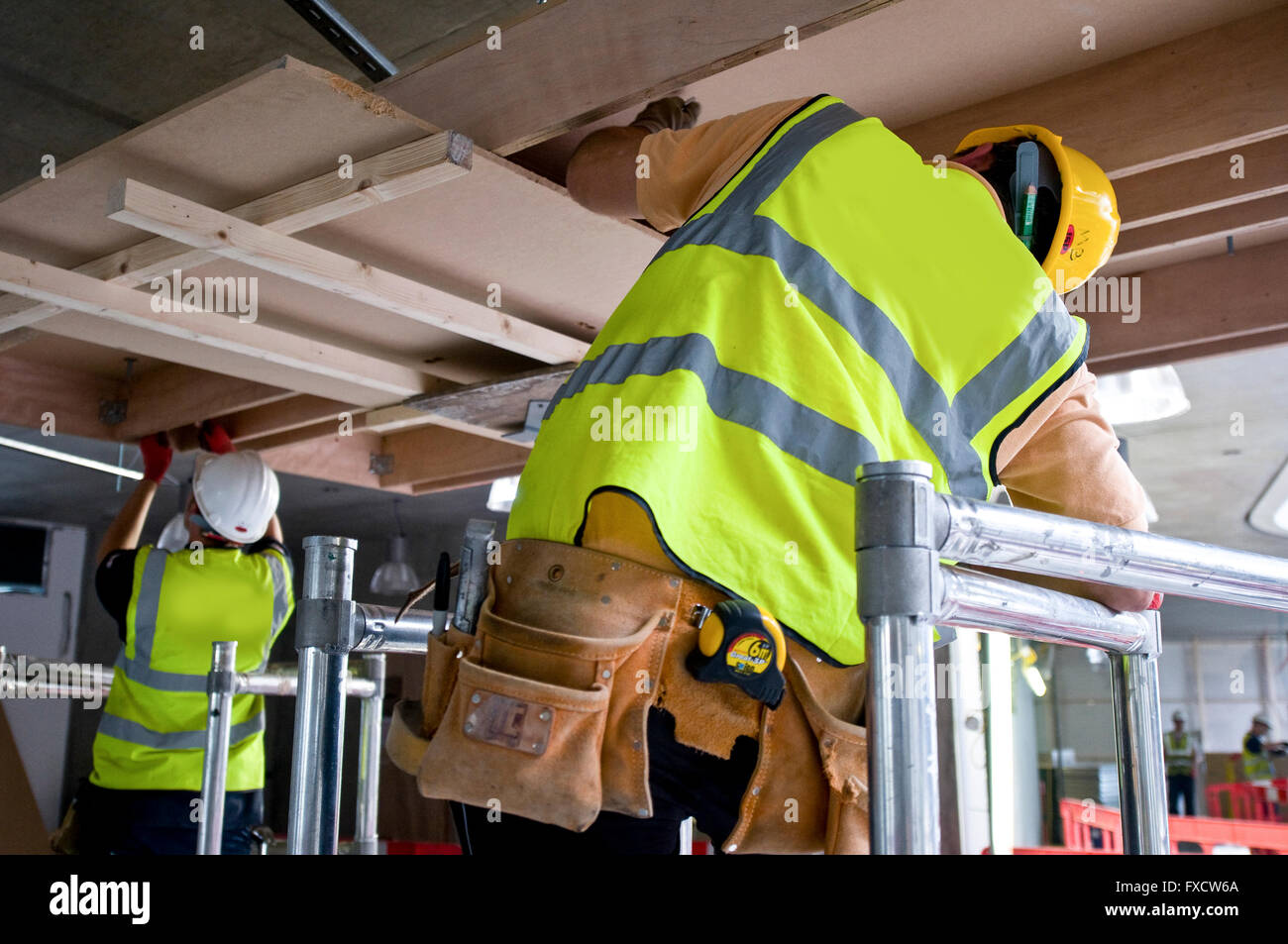 Construction workers uk hi-res stock photography and images - Alamy