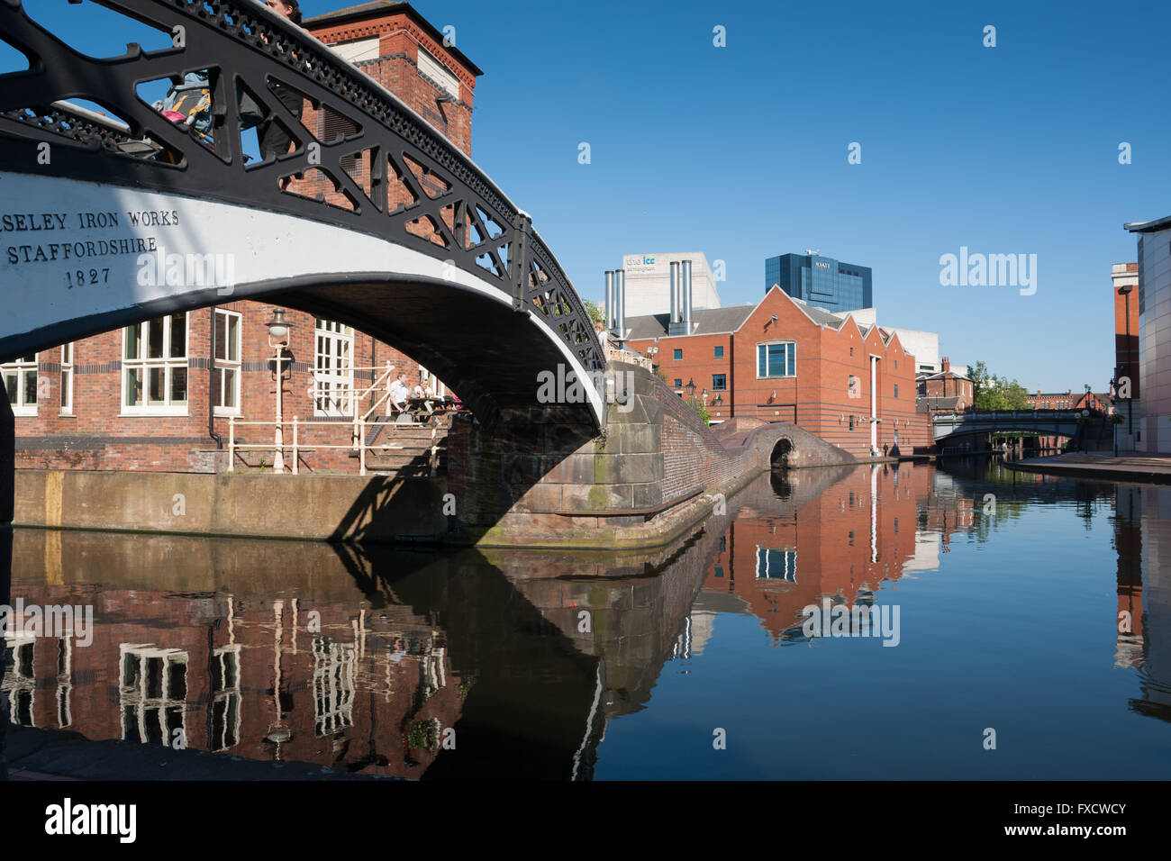 Cast Iron Bridge, Birmingham Canal Network, England Stock Photo - Alamy