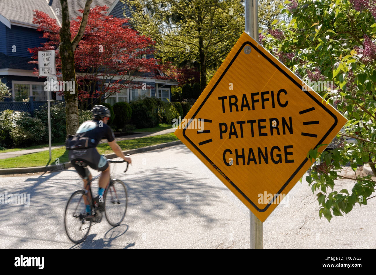 Cyclist traffic signs hi-res stock photography and images - Alamy