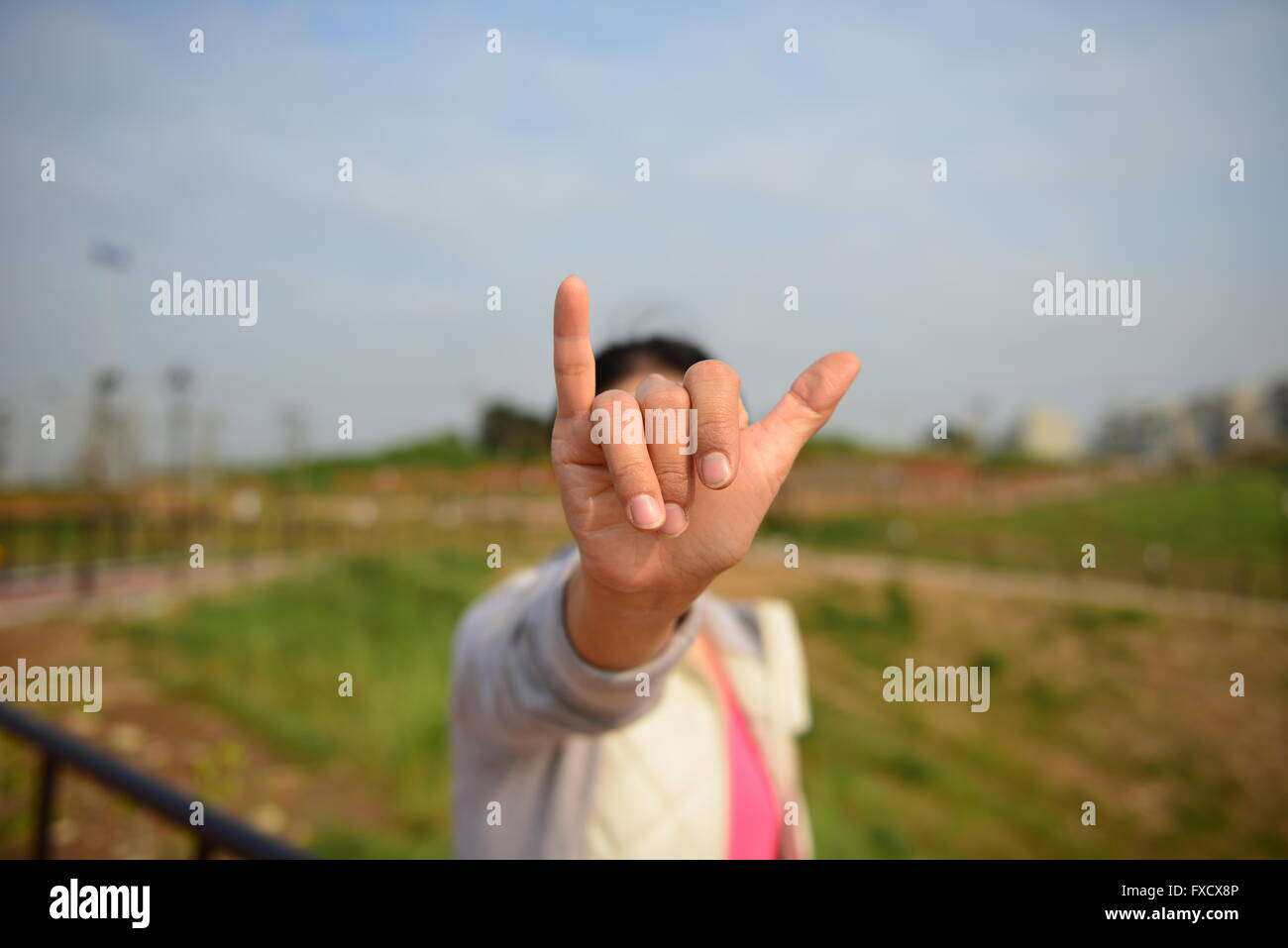 hand making the number six Stock Photo - Alamy