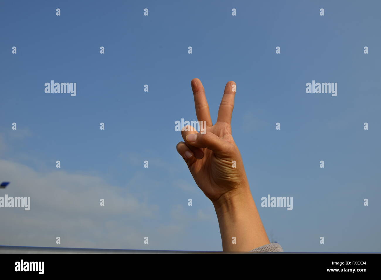 hand making the number two Stock Photo - Alamy