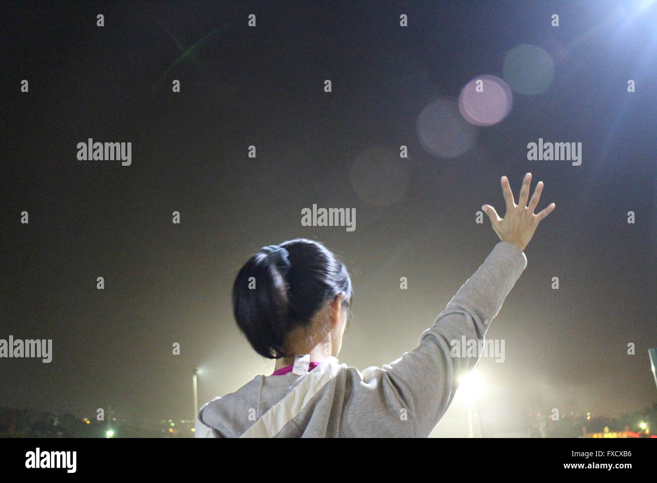 hand making the number five Stock Photo - Alamy