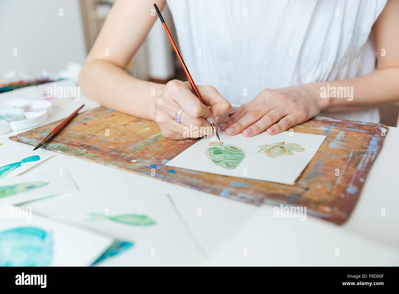 Artist hands paints hi-res stock photography and images - Alamy