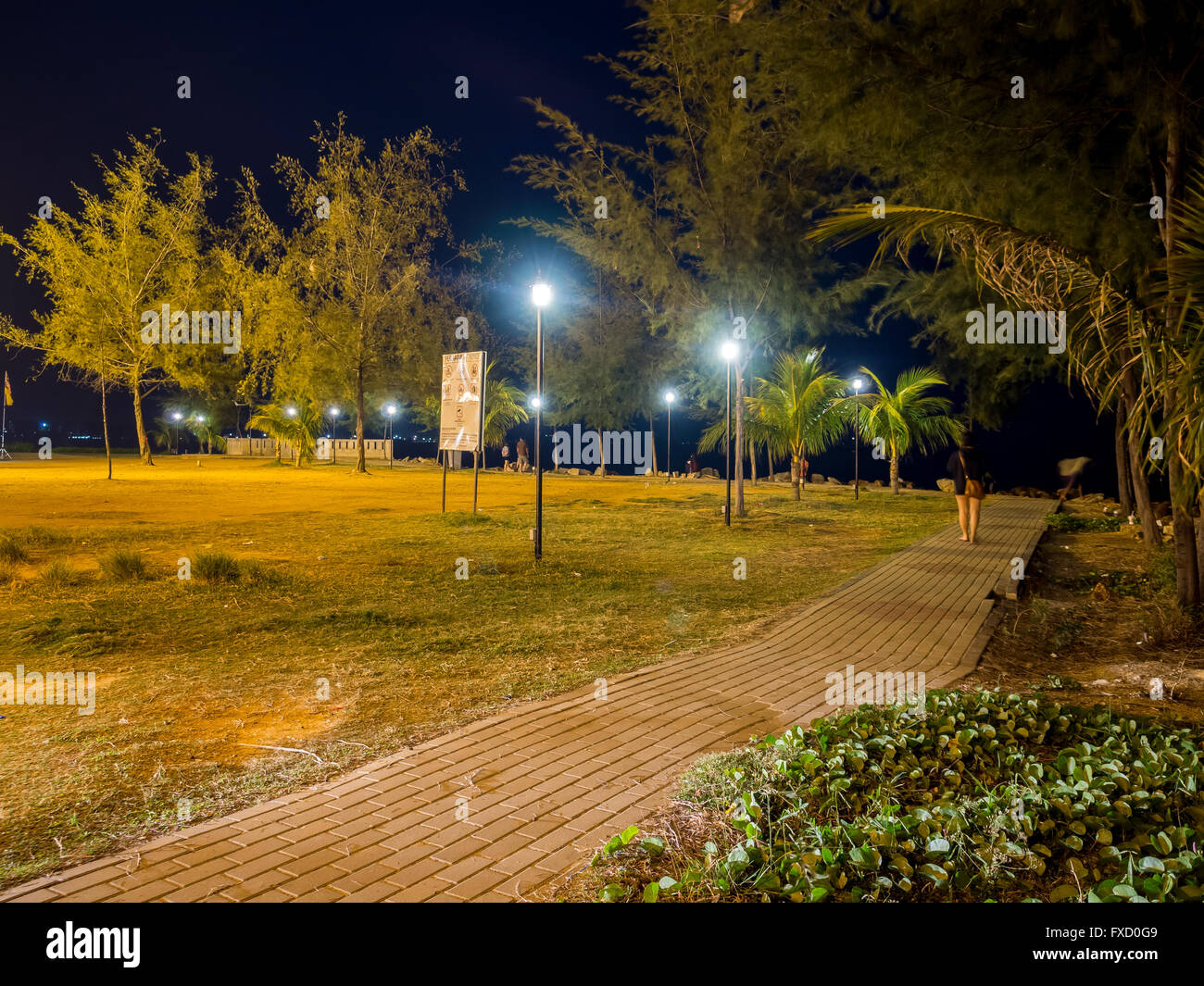 A park at night Stock Photo - Alamy