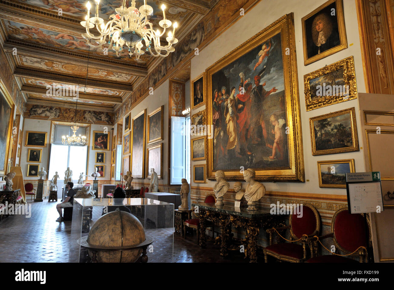 Inside art gallery hi-res stock photography and images - Alamy