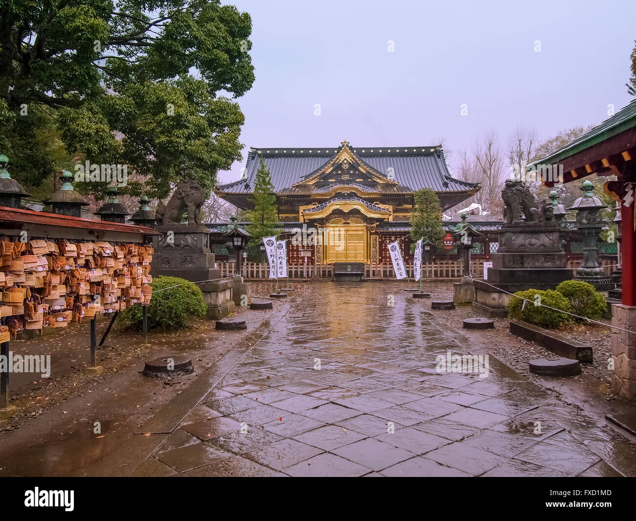 Small japanese temple hi-res stock photography and images - Alamy