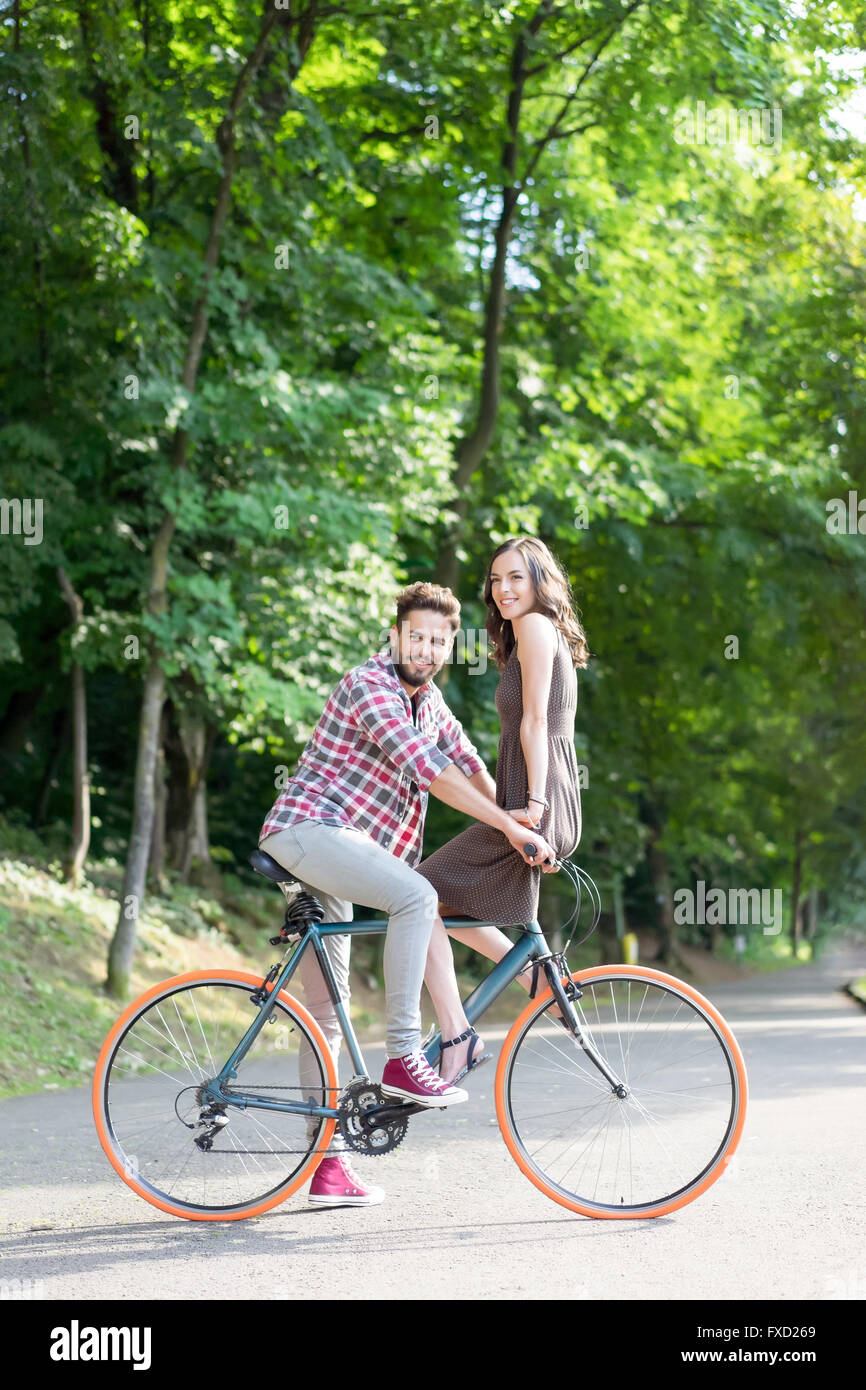 Couple on bike silhouette hi-res stock photography and images - Alamy