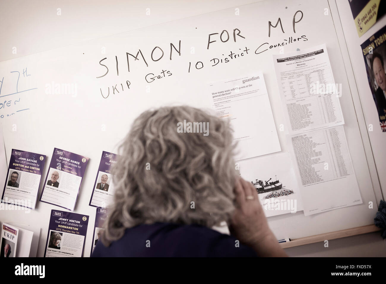 Councillors standing hi-res stock photography and images - Alamy