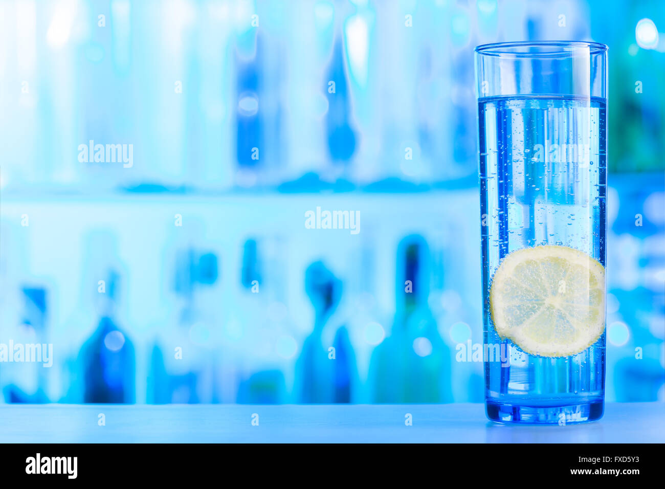 Refreshing glass of mineral water with lemon Stock Photo - Alamy