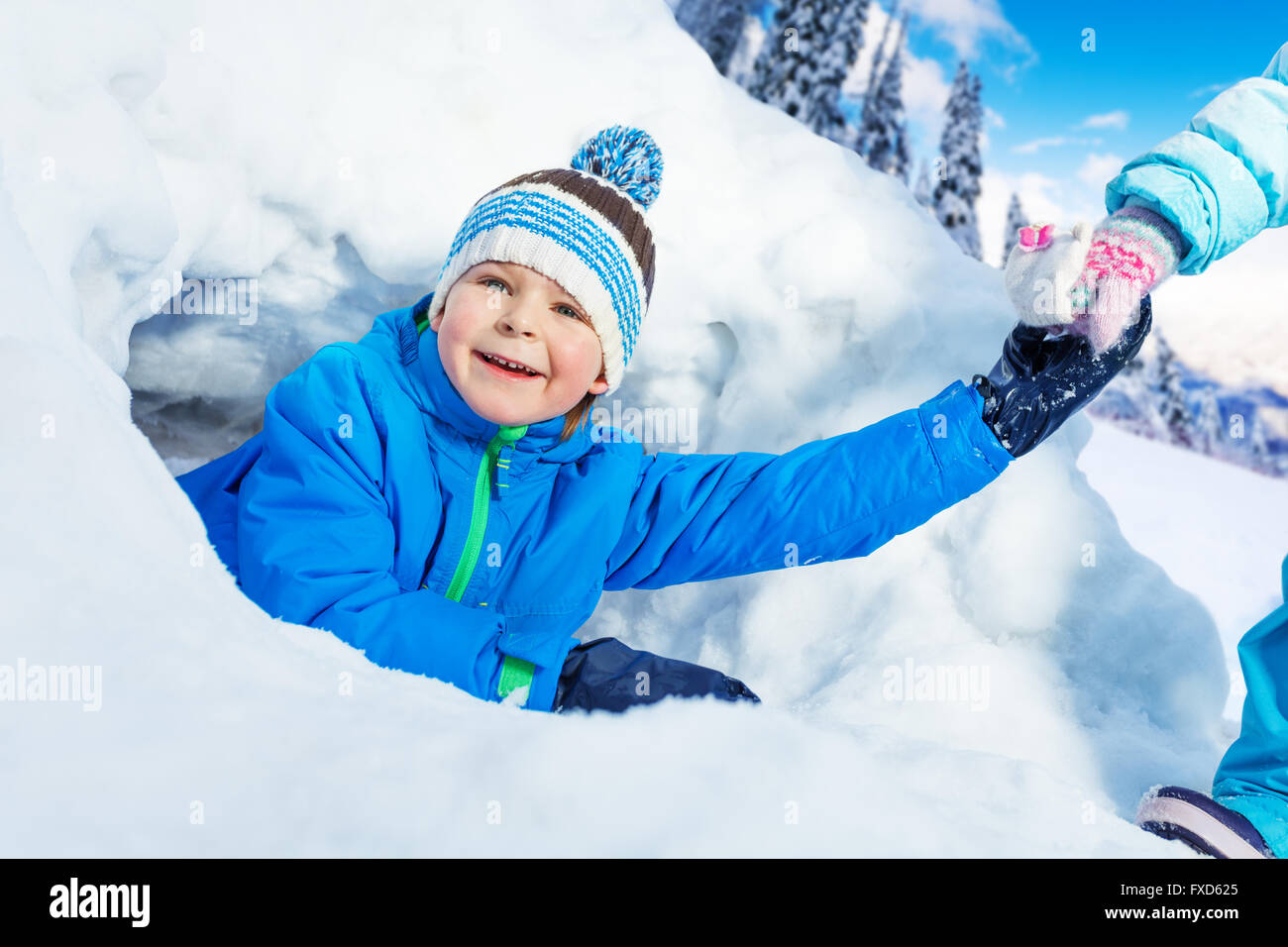 Snow tunnel hi-res stock photography and images - Alamy