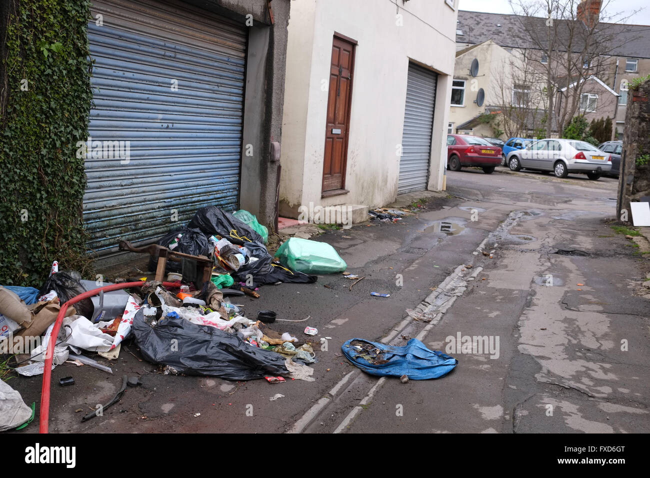 Back street rubbish hi-res stock photography and images - Alamy