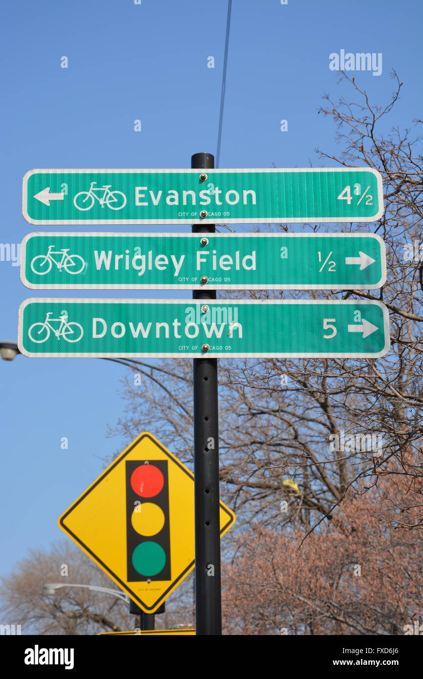 Wrigley field sign hi-res stock photography and images - Alamy