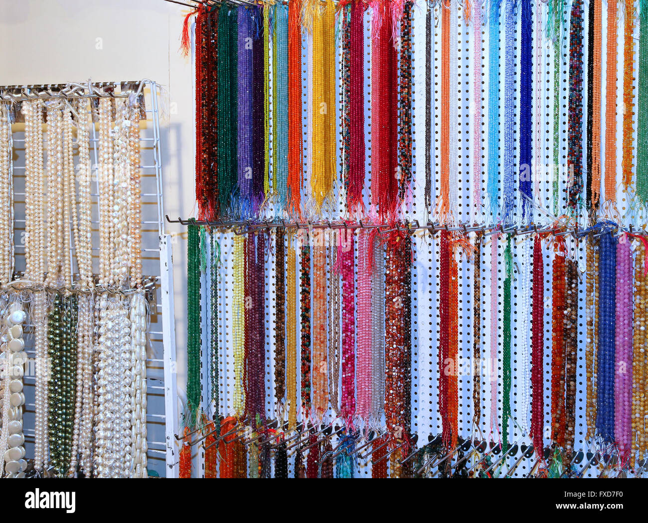 Fashion and jewellery shop hi-res stock photography and images - Alamy