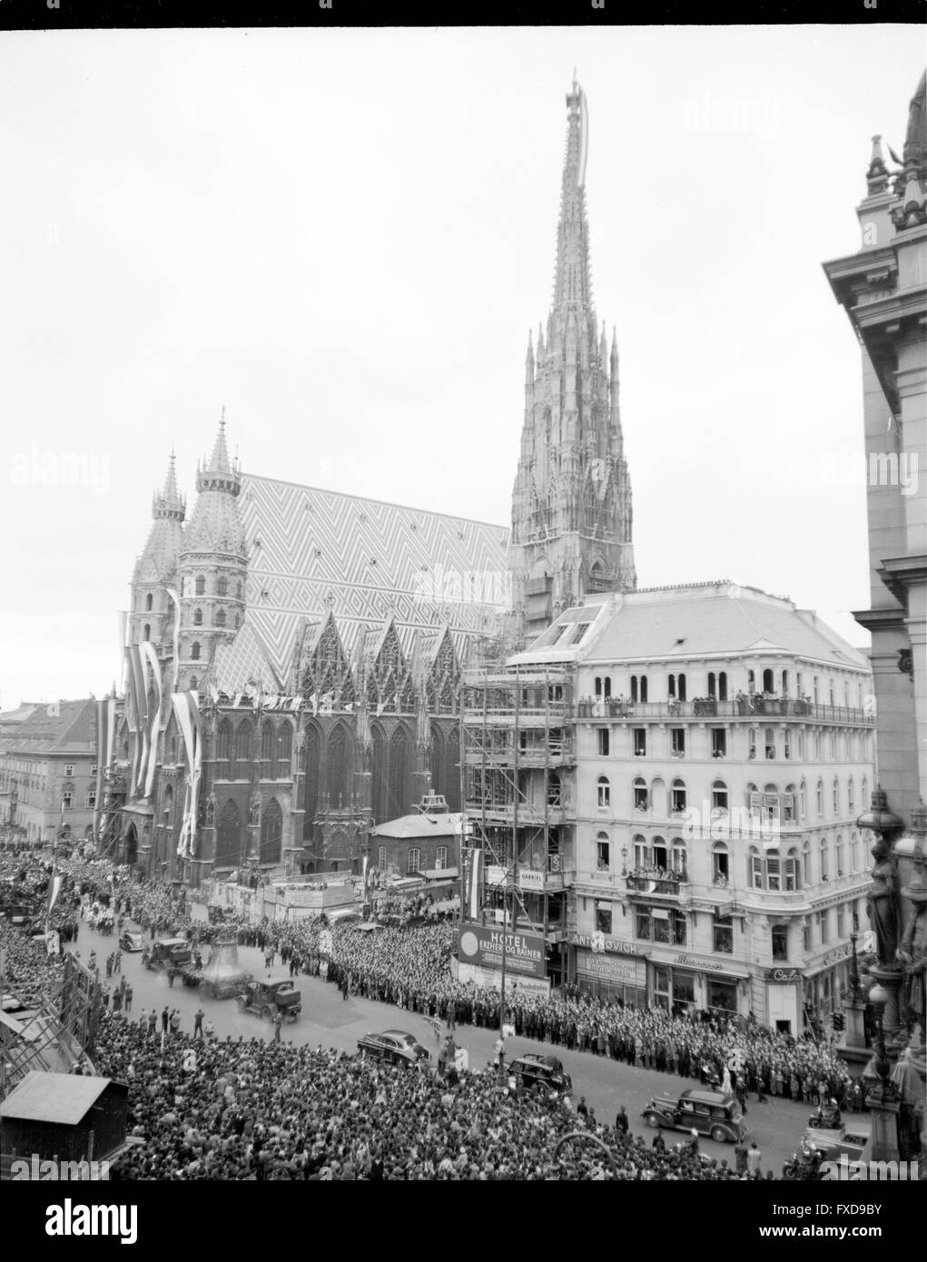 Linz cathedral Black and White Stock Photos & Images - Alamy