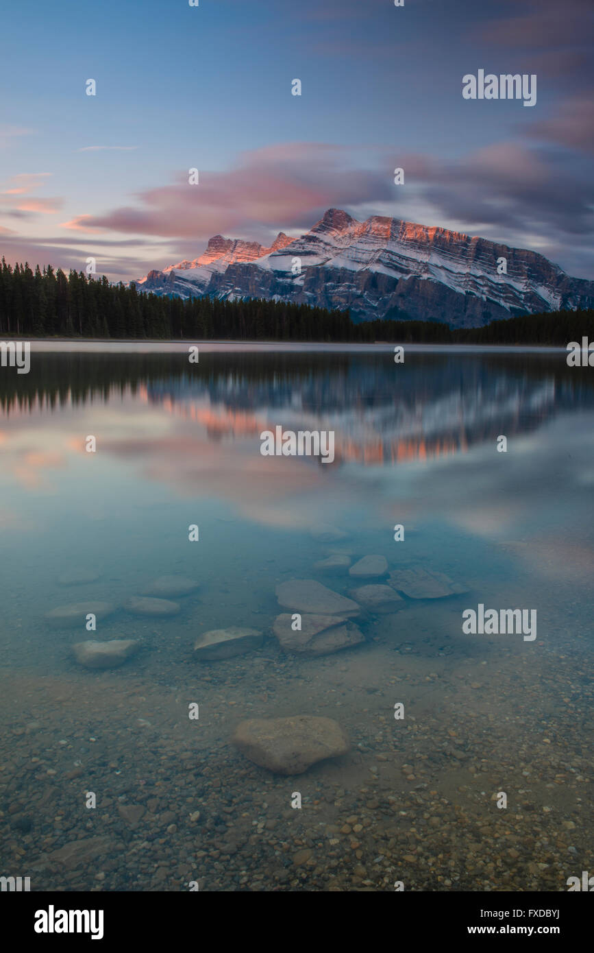 Two Jack Lake, Mount Rundle, Banff National Park, Canadian Rockies ...