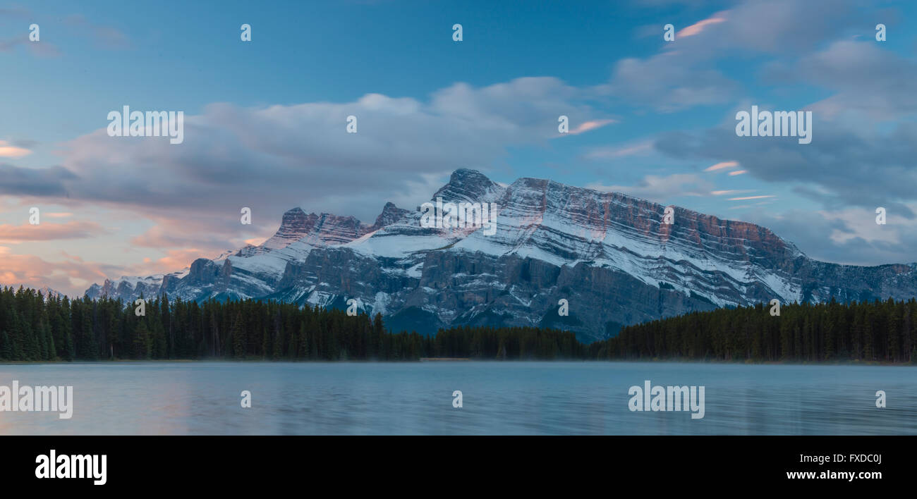 Two Jack Lake, Mount Rundle, Banff National Park, Canadian Rockies ...