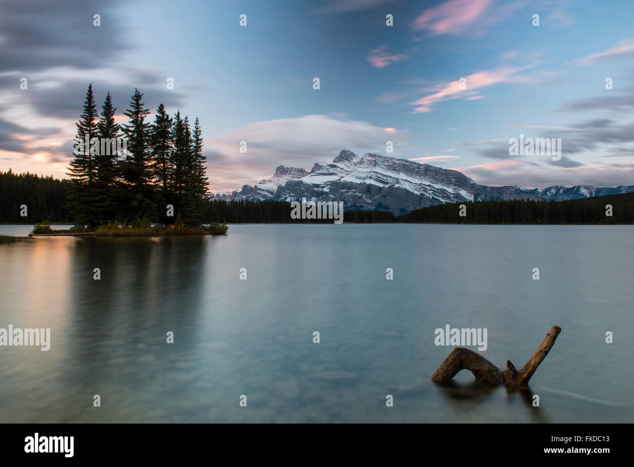 Two Jack Lake, Mount Rundle, Banff National Park, Canadian Rockies ...