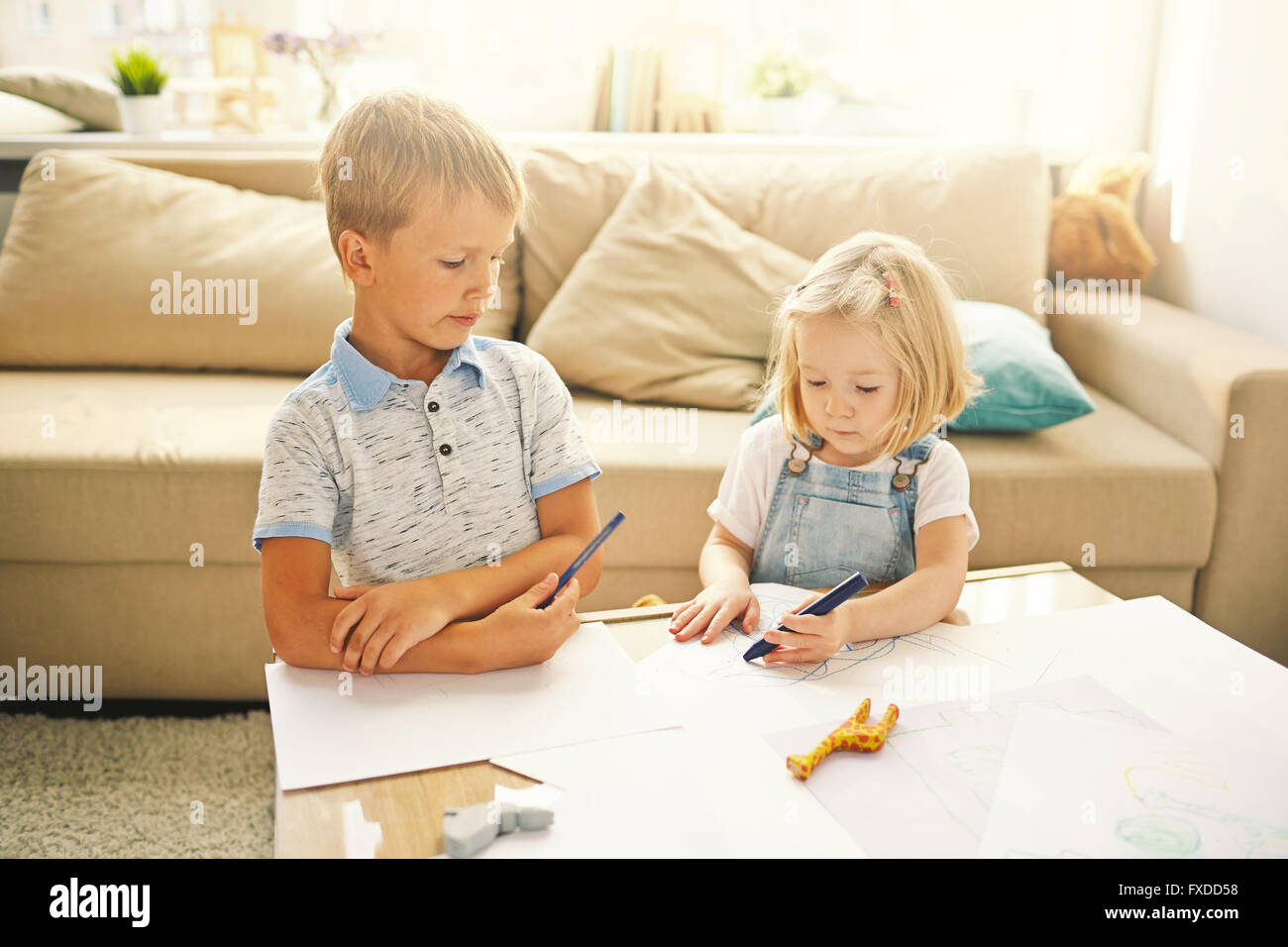 Siblings activity hi-res stock photography and images - Alamy