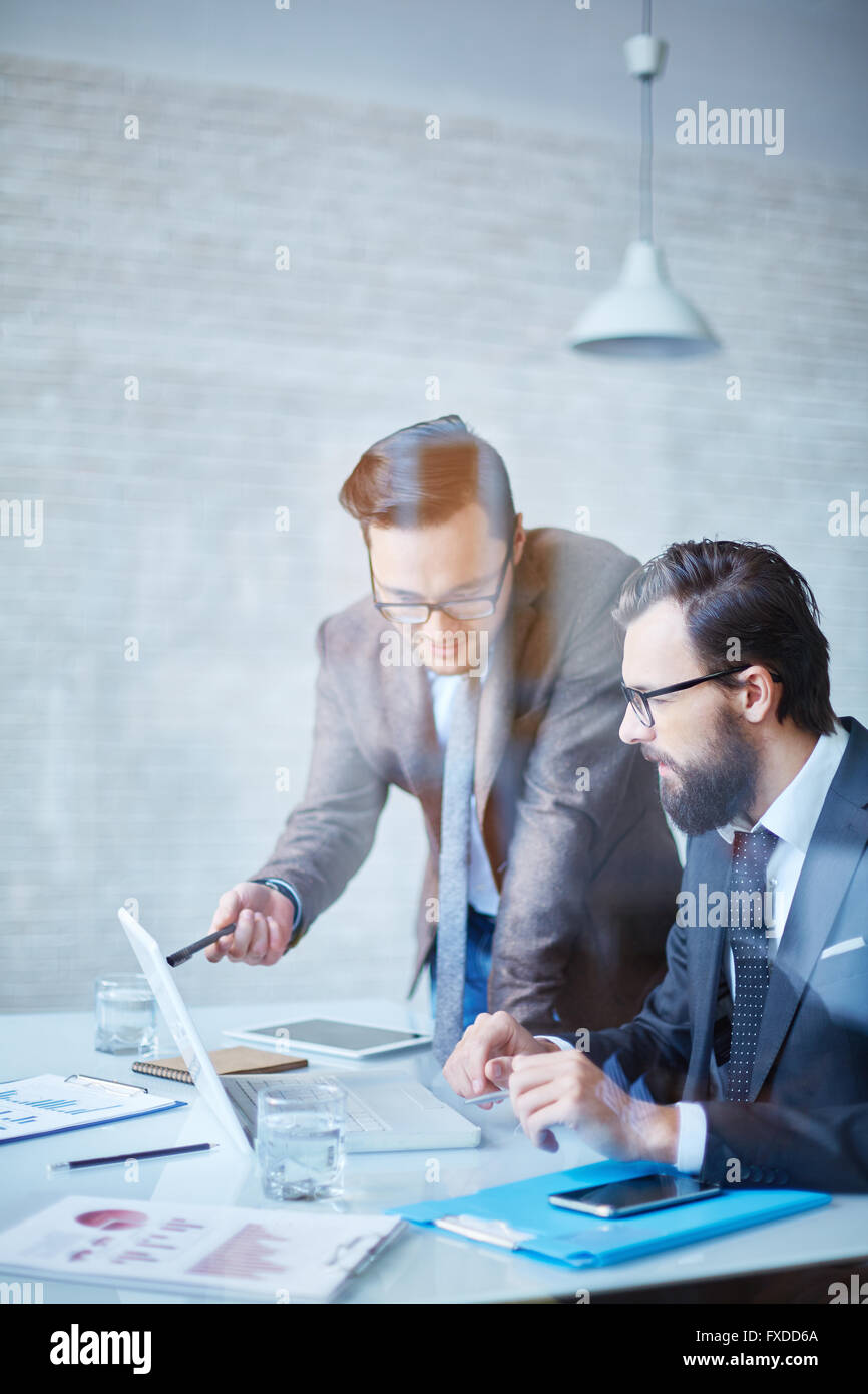 Explaining tasks hi-res stock photography and images - Alamy