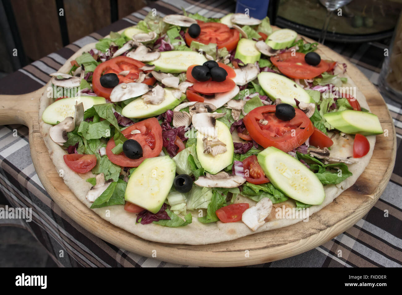 Vegetarian pizza with assorted vegetables Stock Photo - Alamy