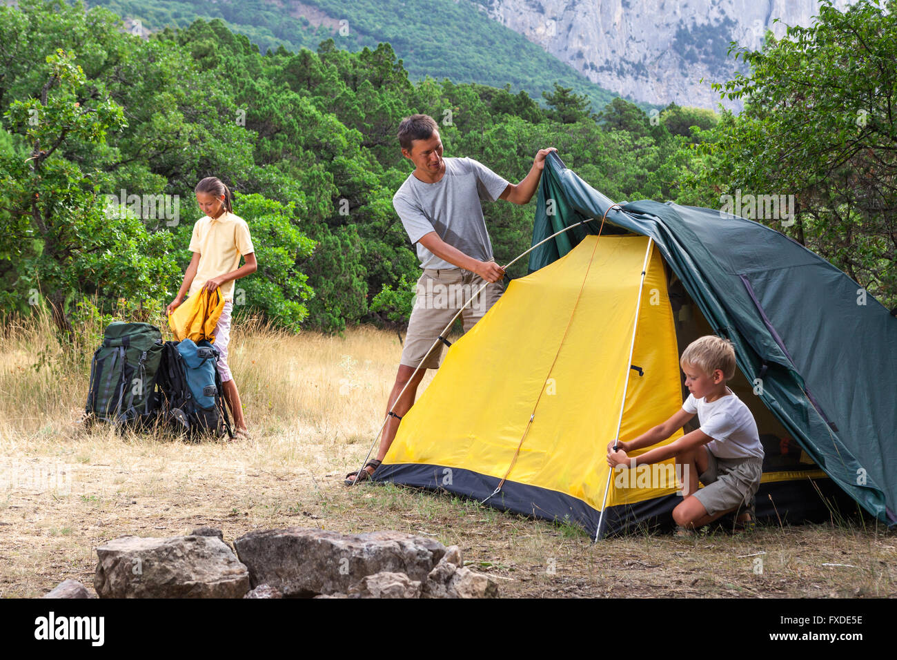 Family camping hi-res stock photography and images - Alamy