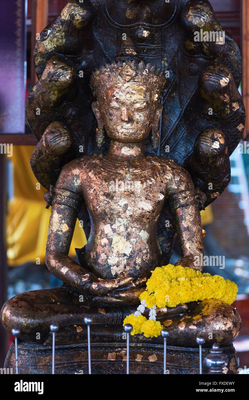 Wat thai buddha statue hi-res stock photography and images - Alamy