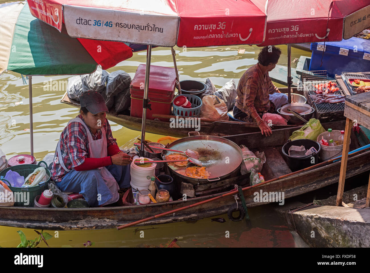 Floating food stalls hi-res stock photography and images - Alamy