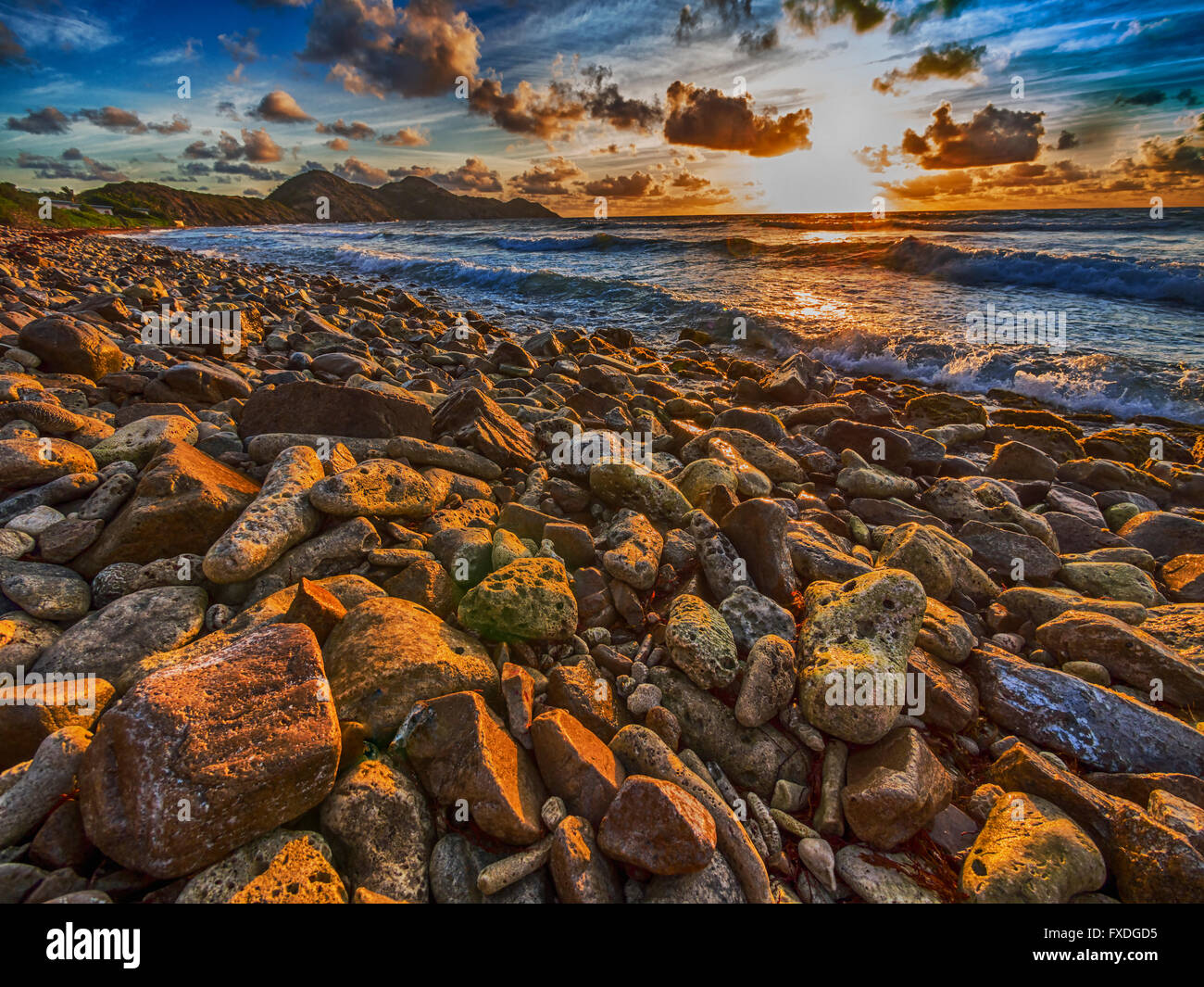 Rocky beach sunset hi-res stock photography and images - Alamy