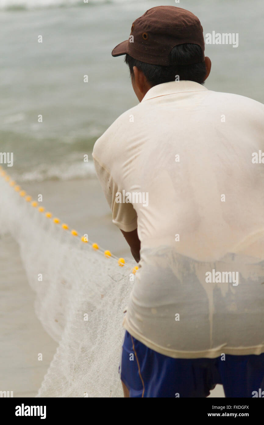Vietnamese fishermen casting their nets on Danang beach, Vietnam Stock ...