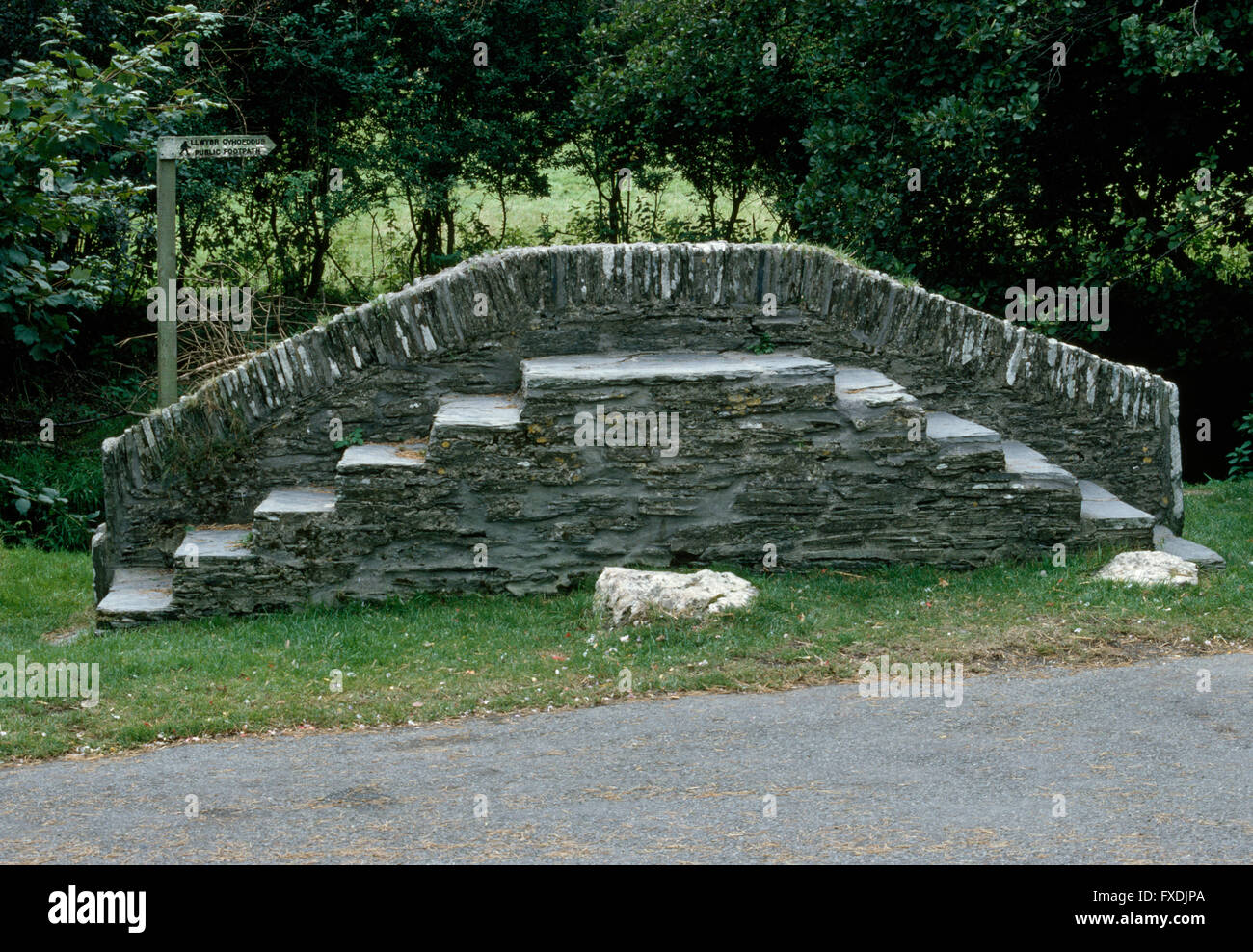 Mounting block & public footpath sign outside Nevern churchyard near ...