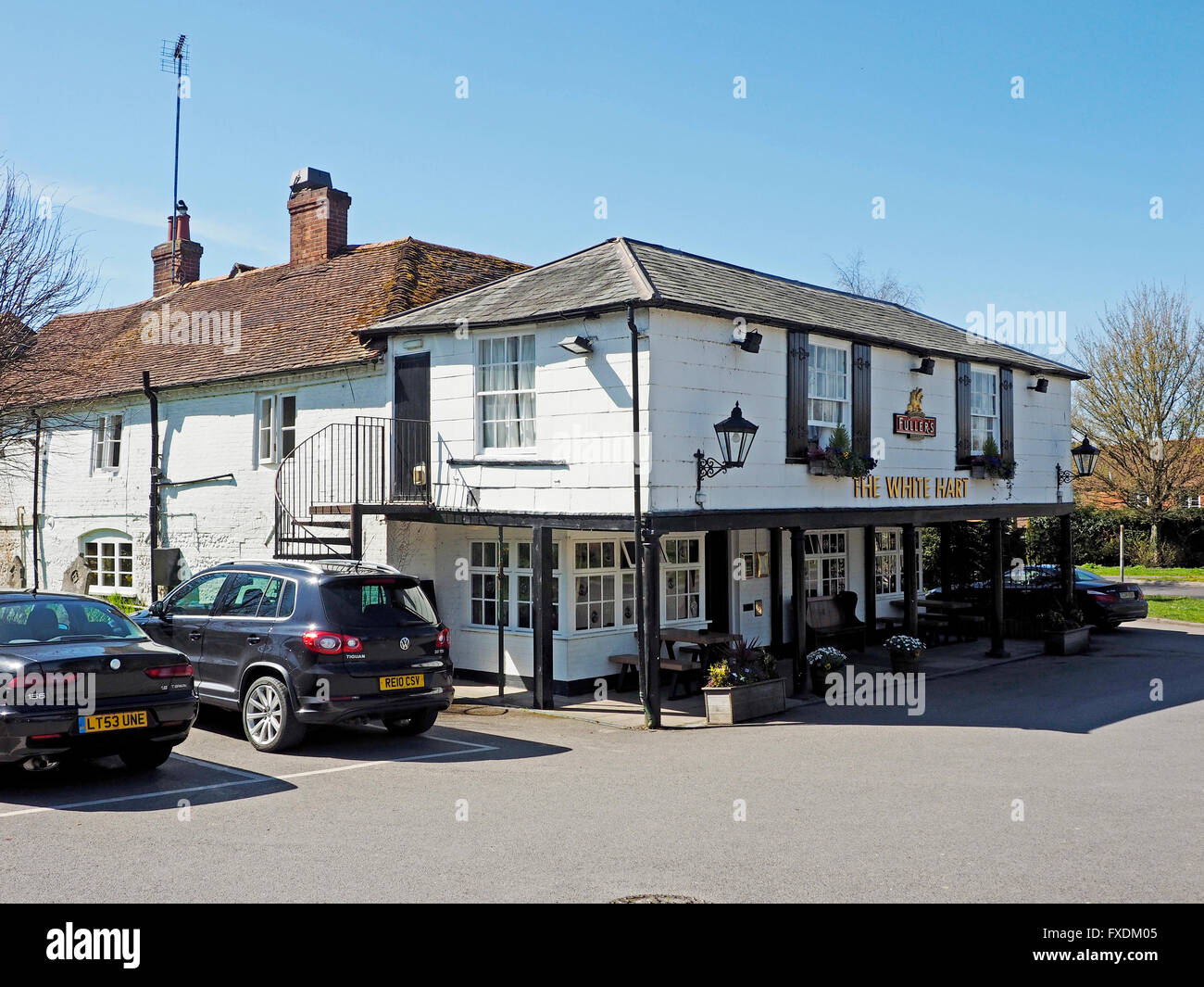 White hart historic pub hi-res stock photography and images - Alamy