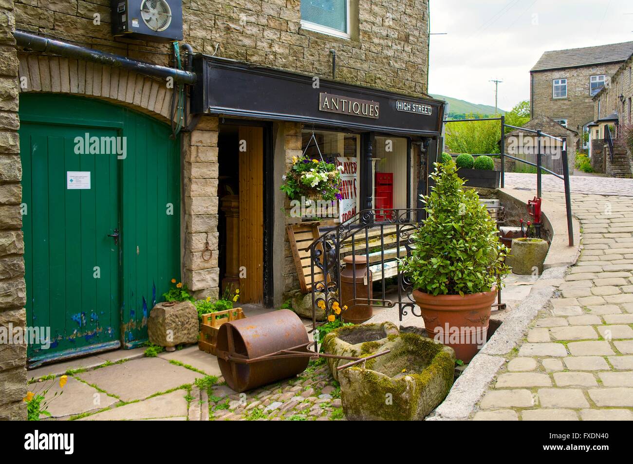 Antiques collectors hi-res stock photography and images - Alamy