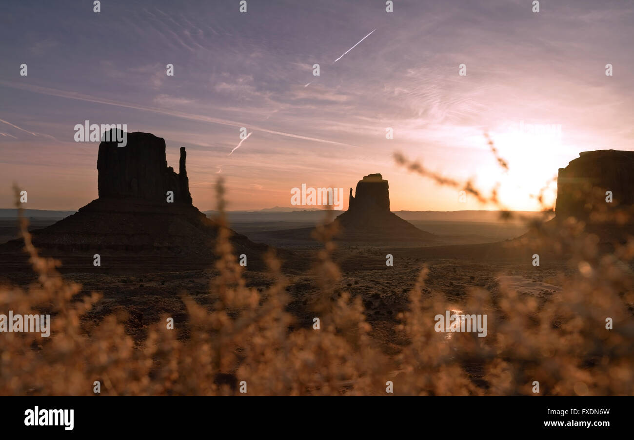 The mittens, Mesa, red rock at Monument Valley, Navajo Tribal Park ...