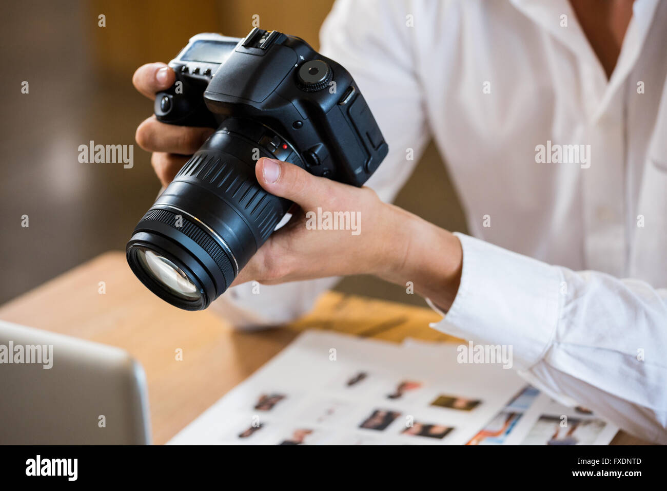 Man checking photo in camera Stock Photo - Alamy